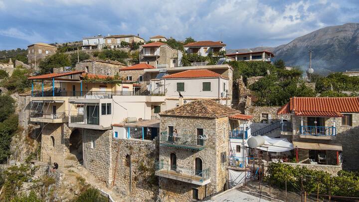 Old Himara Rooftop Apartment - Himarë