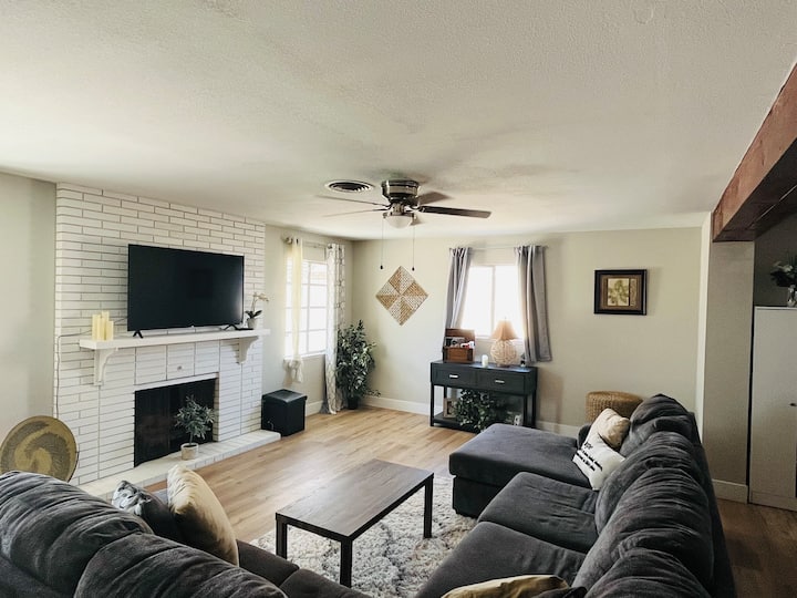 Centrally Located Home Away From Home - - Las Vegas, NV