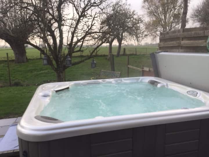 Sfeer Volle Kamer Met  Jacuzzi En Ontbijtbuffet . - De Panne