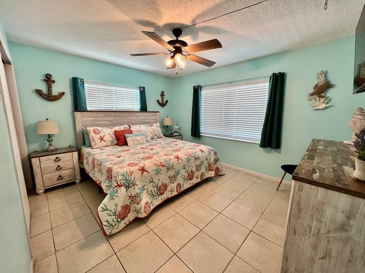 Jp 1bd/1ba Steps To Johns Pass & Beach! #3 - Madeira Beach, FL