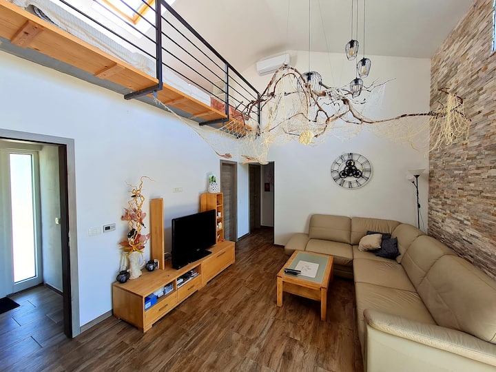 App Val - 2-bedroom Vacation Home With Big Terrace - Kanegra