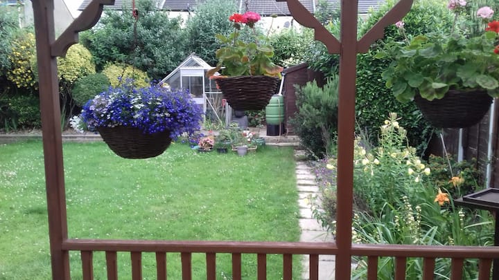 Quaint Garden Bungalow - Southend-on-Sea