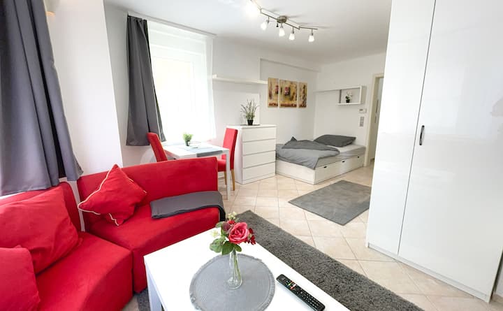 **Central Apartment With Garage Parking - Stuttgart