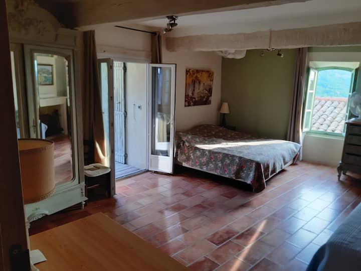 Grand Gîte 3 Suites & 7 Lits: Charme, Confort, Vue - Apt