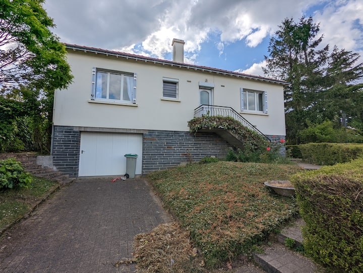 Maison Familiale Avec Parking Sur Place - Clisson