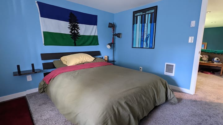 Colorful Bedroom And Bathroom In Oly - Olympia, WA