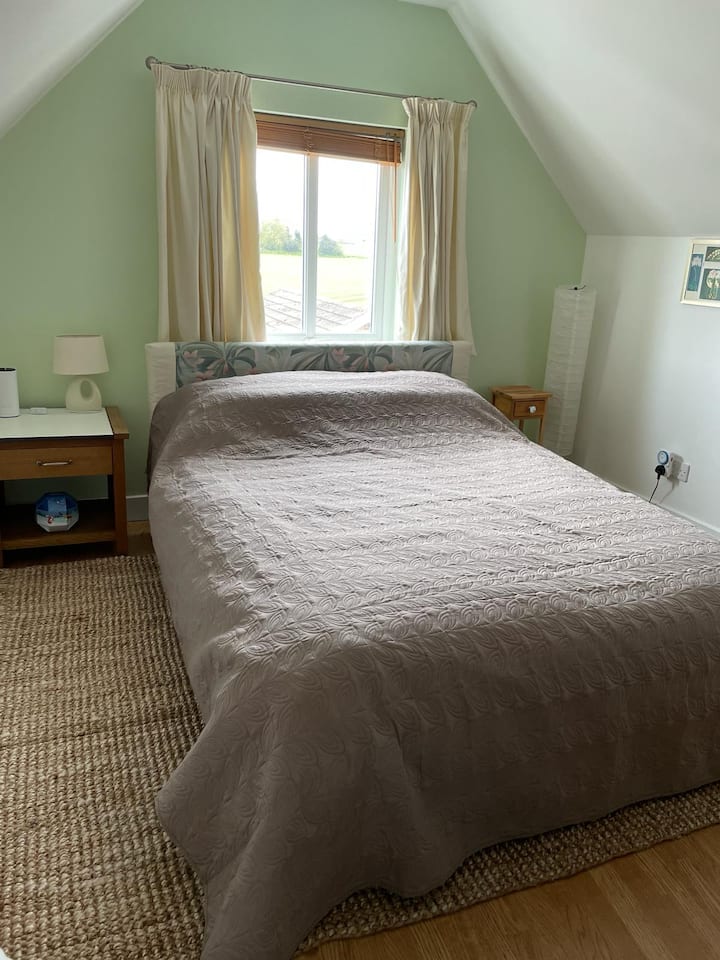 Modern, Comfortable Seaside Room - Westgate-on-Sea