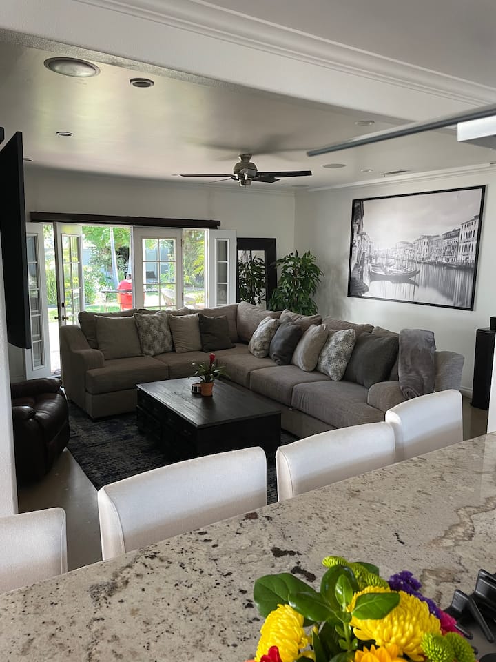 Modern Style Private Room With Adorable Backyard - Chula Vista, CA