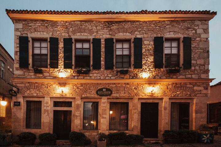 Urla Sanat Sokağında 110 Yıllık Tarihi Konak. - Urla