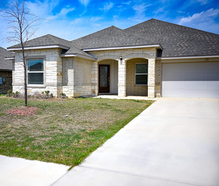 Remote Work Ready Big Backyard W/hispeed Wifi W/d - Copperas Cove, TX