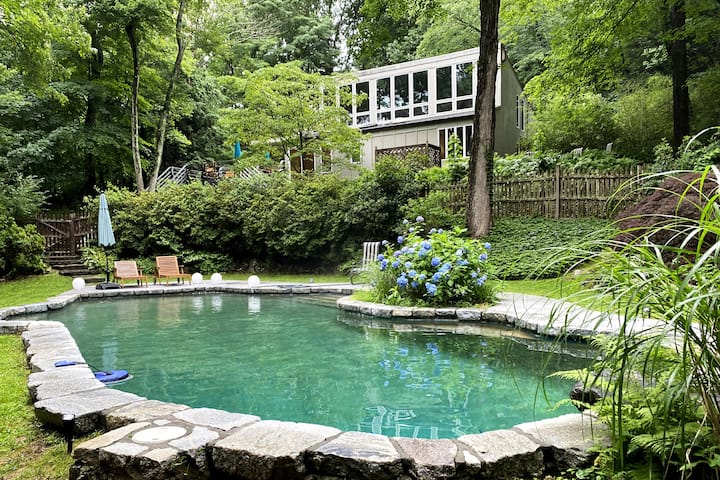 Contemporary 3 Bedroom & In-ground Pool - Converse Lake