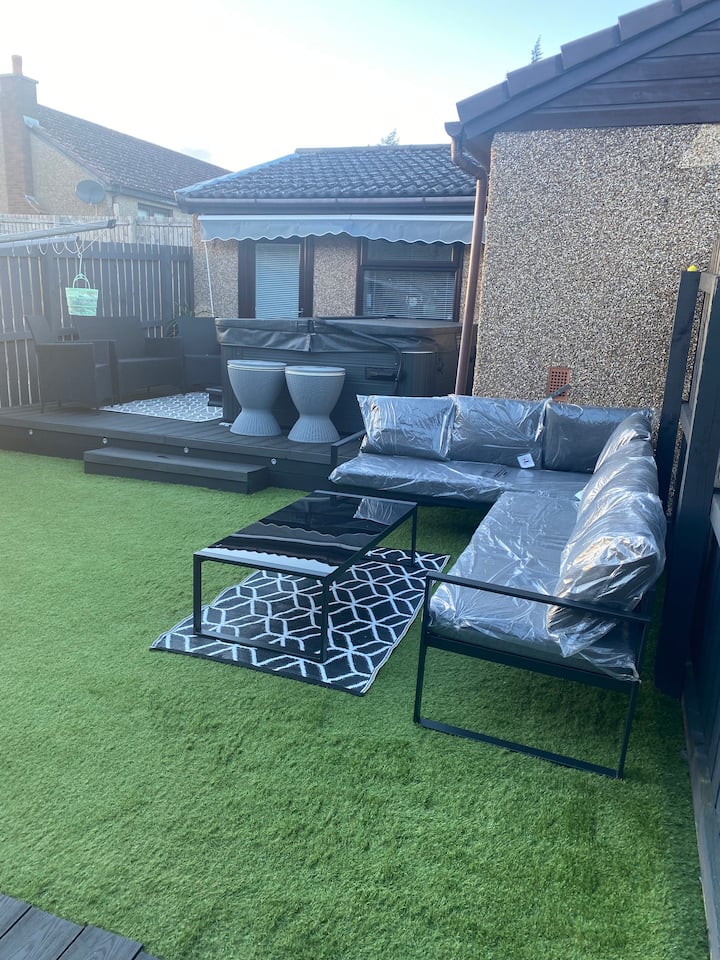 Modern Home Sleeps 4 With Hot Tub Near St-andrews - Lower Largo