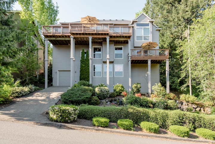 Kid-tested, Parent-approved Home With Toys & Books - Beaverton, OR