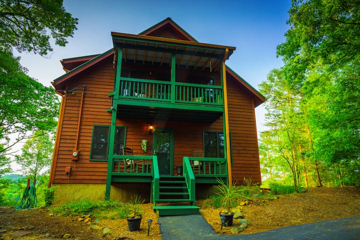 Spacious, Fun Cabin Perfect For Family Getaways! - Blue Ridge, GA