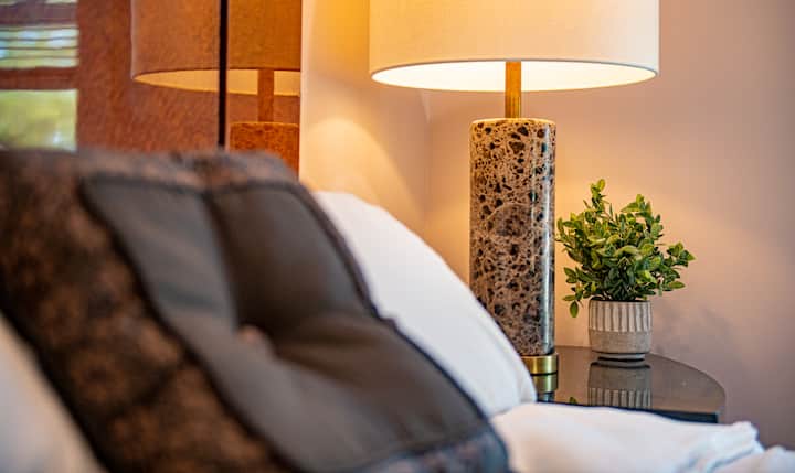 Modern 1 Bedroom Studio Apt. Walk To Downtown - Stonington, CT