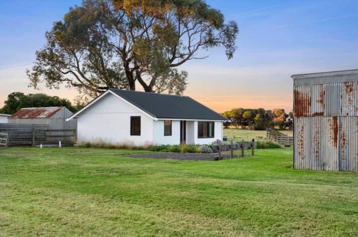 Idyllic And Tranquil Barwon Heads Cottage. - Leopold