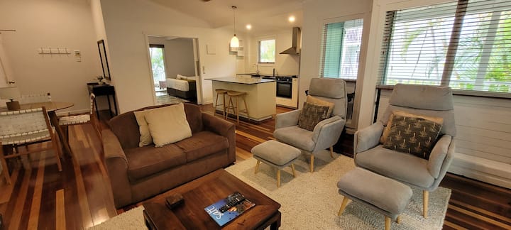 Top Floor 1 Bedroom 'Treehouse Apartment' - Noosaville