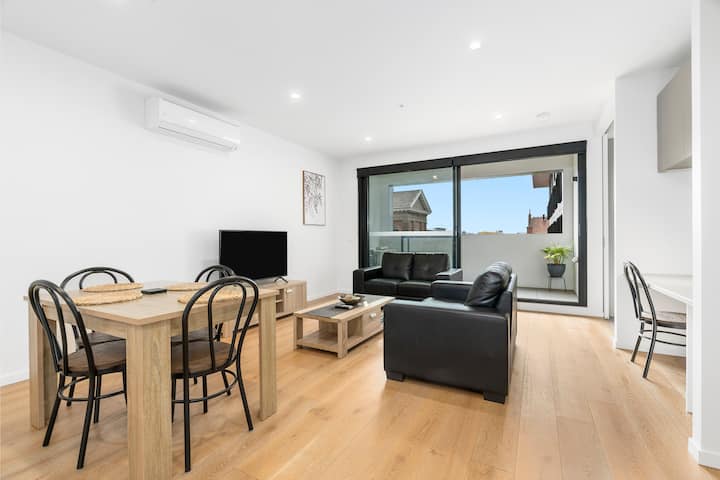 Modern Apartment Near Hospital, Geelong - Geelong