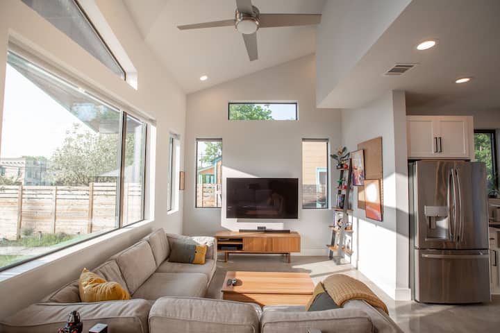 Modern Central Austin 2b House W/ Tesla Charger - Austin