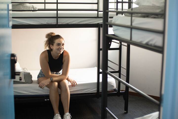 Private 4‑bed W/ensuite- Beachside St Kilda Hostel - St Kilda