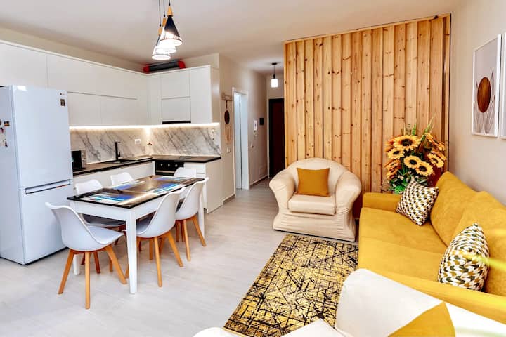 Brand-new 2-bedroom Apartment On The Beach - Vlorë