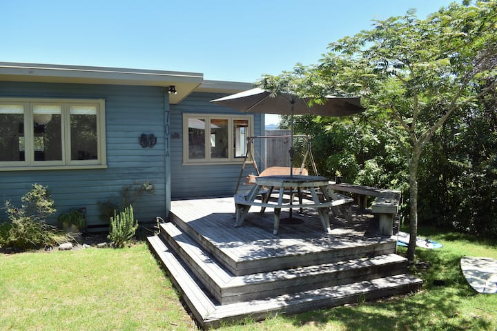Classic Whangamata Bach - 2 Minutes Walk To Beach - Whangamatā