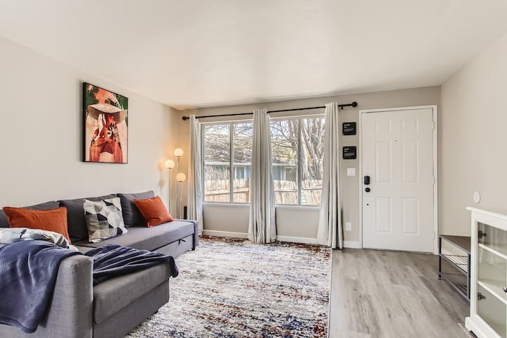 Newly Remodeled 2 Bedroom Unit - Hillsboro, OR