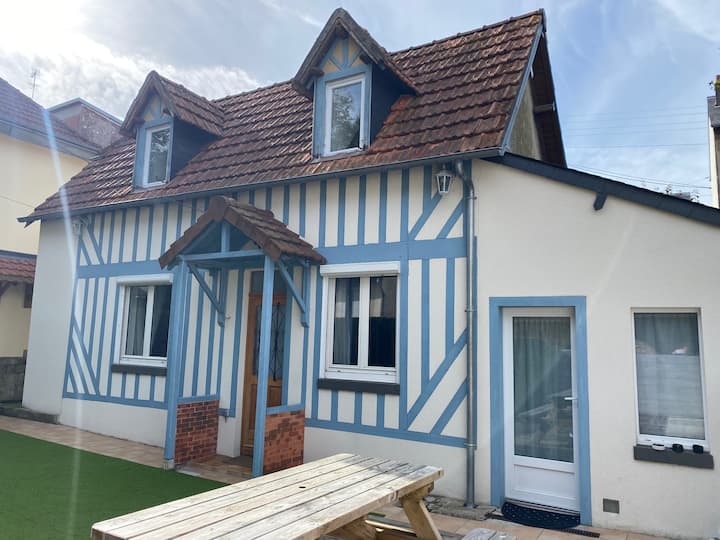 Maison Familiale Typique Rénovée Avec Grande Cour - Deauville