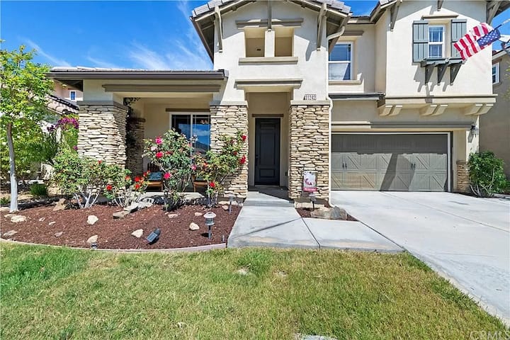 Modern 4-bedroom Home Near Wine Country Temecula - Temecula, CA