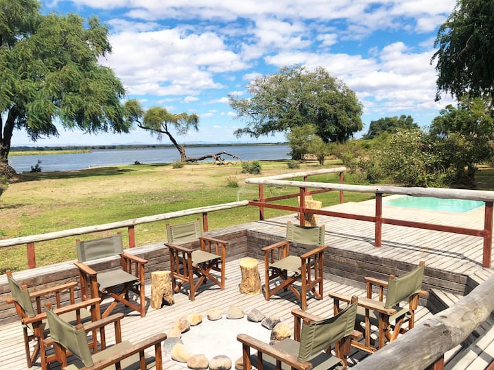 Bubezi Is A Luxury Camp On  Zambezi River - Zambia