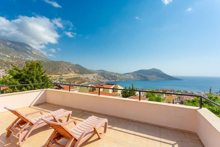 Kalkan Merkezde Deniz Manzaralı 3+1 Villa Begonia - Kalkan
