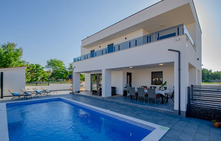 Luxurious Villa With Private Pool! - Fažana