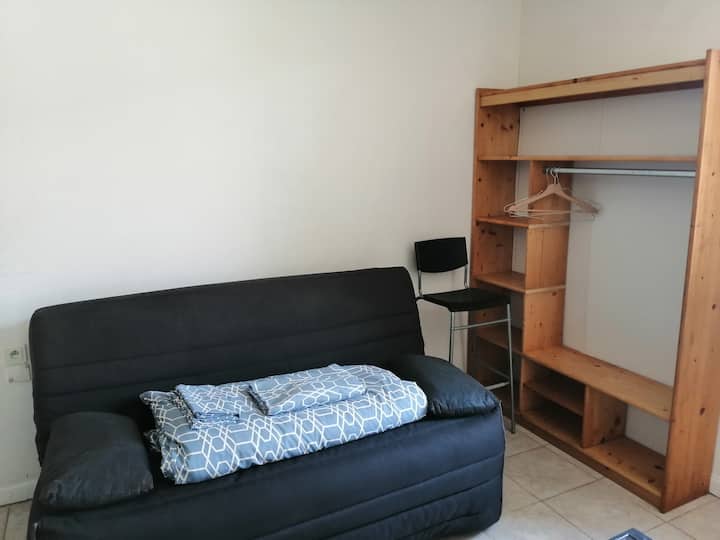 Studette Avec Jardin - Cuers