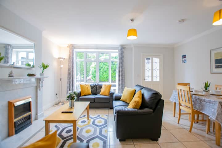 Comfy 2 Bed Apt With Parking - Galway