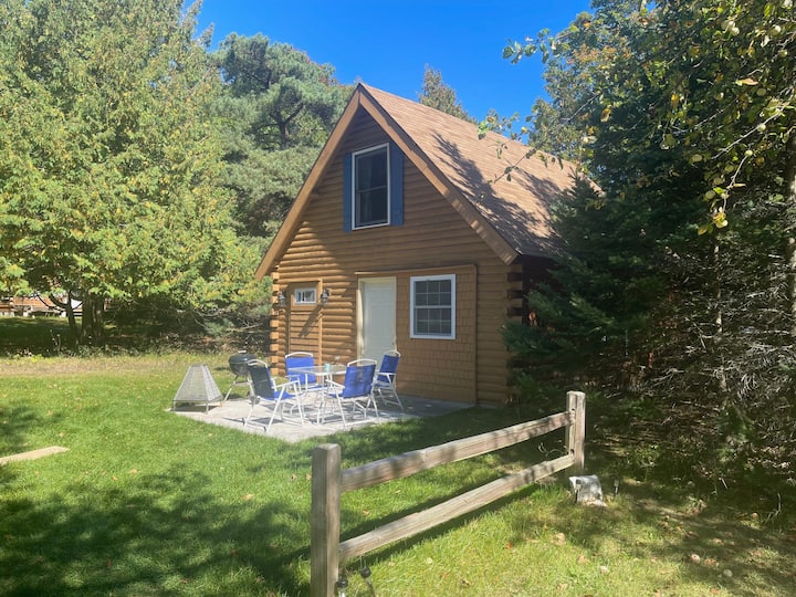 Log Cabin  Sleeps 4 Convenient Location! - Washington Island, WI