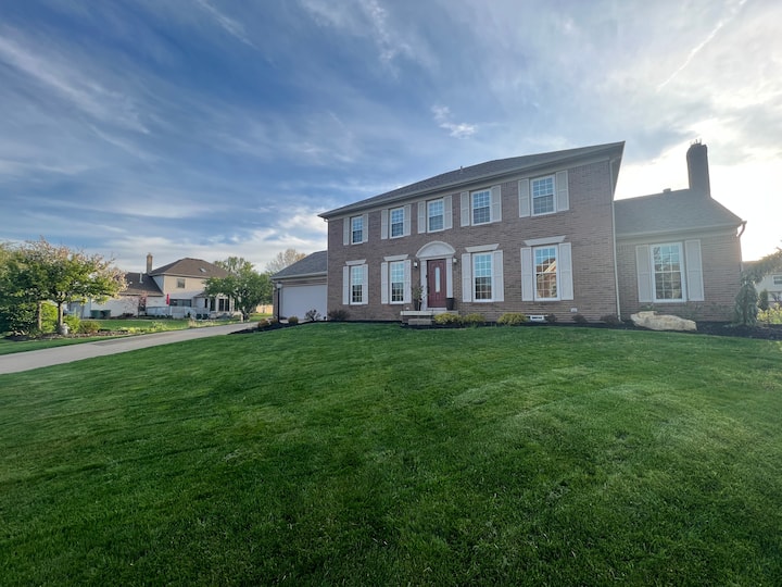 Hall Of Fame Retreat; Full Home (4br 4ba)+ Hot Tub - Canton, OH