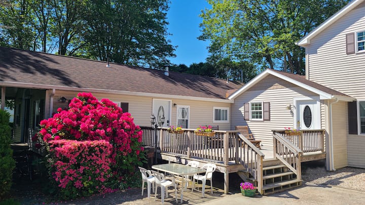 Walk To Mystic’s Delights - 1 Bedroom With Patio - Stonington, CT