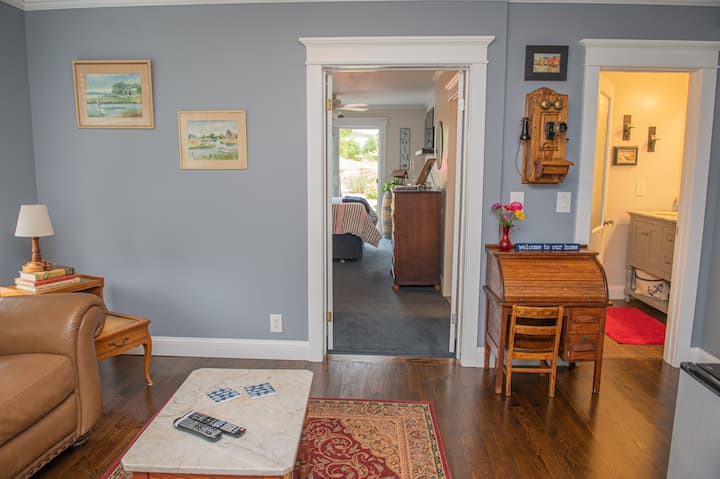Nautical Nook- 1st Floor - Private 1 Bedroom Suite - Connecticut