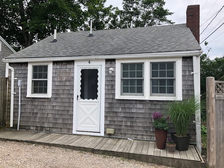 East End: Cozy 2-bedroom Cottage W/ Private Patio - Provincetown, MA