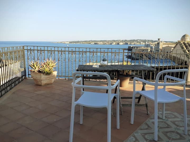 Viaggiatori Viandanti E Sognatori - Siracusa, Italia