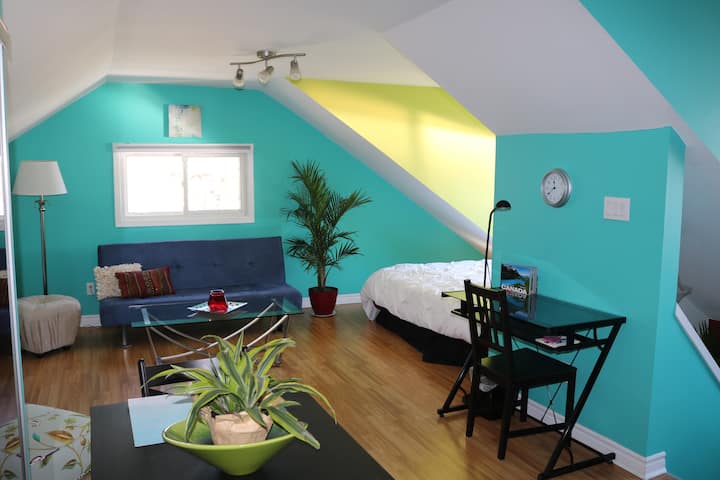 Dynamic Historical Downtown Loft. - Newmarket