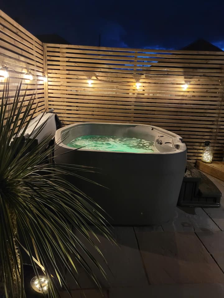 Charming Getaway With A Hot-tub & The Sea Nearby. - Littlehampton