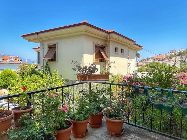 Datça Merkez'de Geniş Ve Aydınlık 2 Oda 2 Banyo - Datça