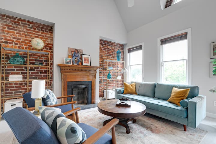 Charming Fan District Newly Renovated One Bedroom - Richmond, VA