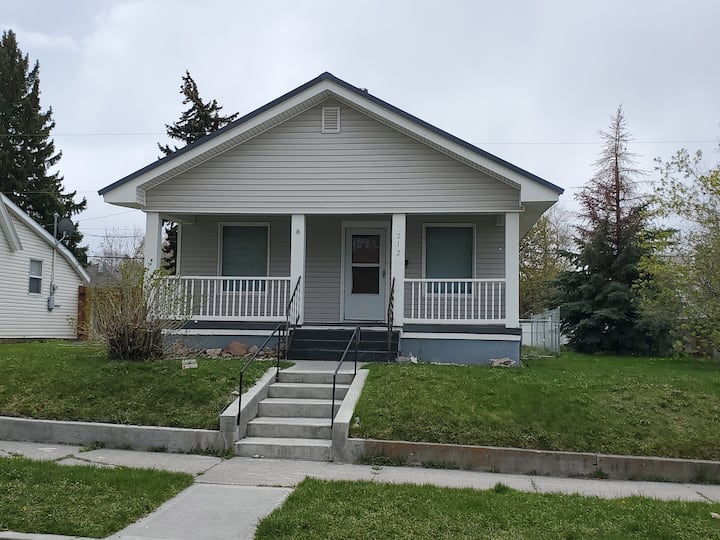 Cheerful 3-bedroom Home With Great Downtown Access - Idaho Falls, ID