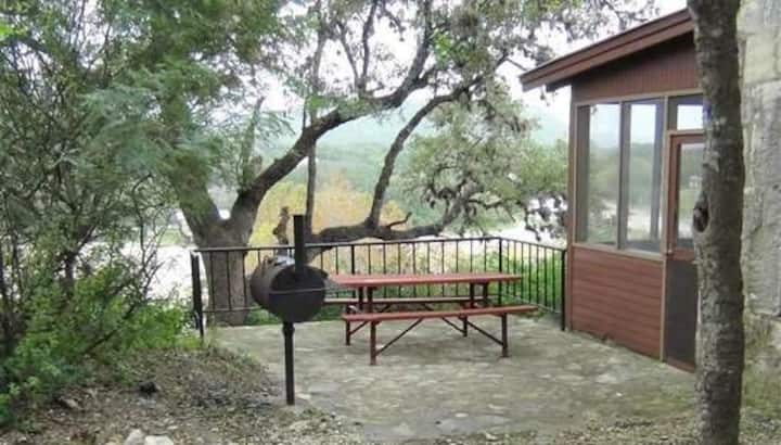 Neal's Lodges Cabin 12 - Concan, TX