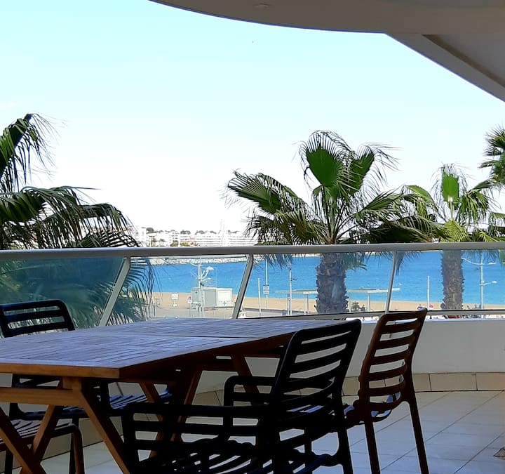 2p Charmant Logement Front De Mer - Fréjus