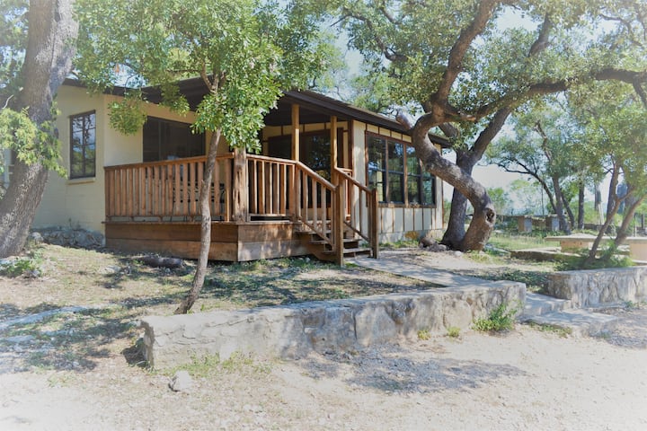 Neal's Lodges Cabin 15 - Concan, TX