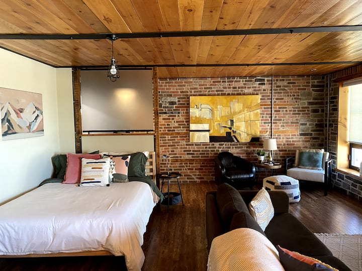 Cozy Downtown Studio Getaway - Kingston, Canada