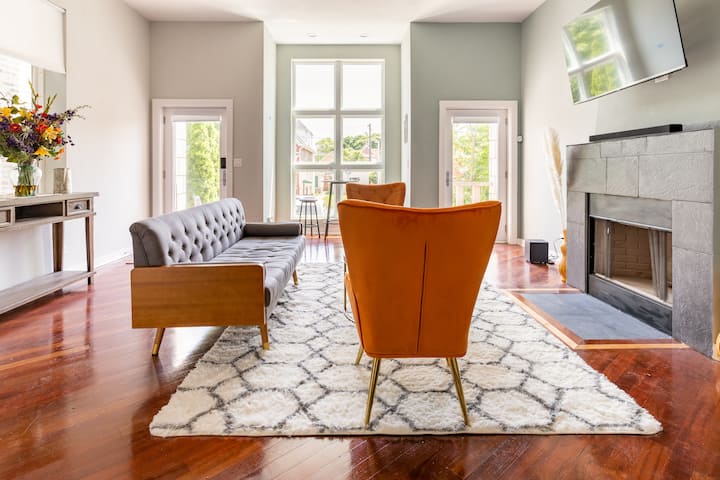 Stunning Greystone, 3500 Sq Ft, Rooftop, Sleeps 16 - Chicago